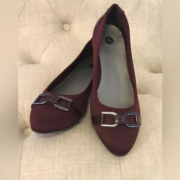 Dress Barn | Shoes | Dress Barn Lynn Flats 7 Wide Wine Fabric Patent ...